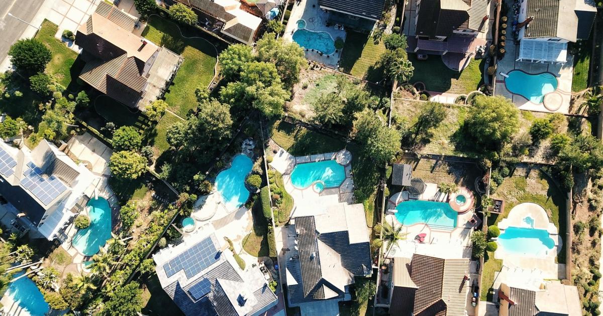 Face à la sécheresse, faut-il interdire de construire de nouvelles piscines individuelles